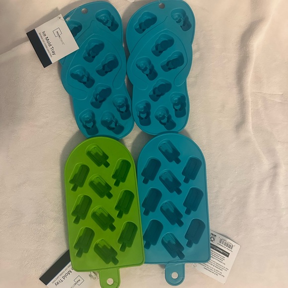 Mainstays | Kitchen | Ice Mold Trays Nwt 2 Flip Flops And 2 Popsicles ...